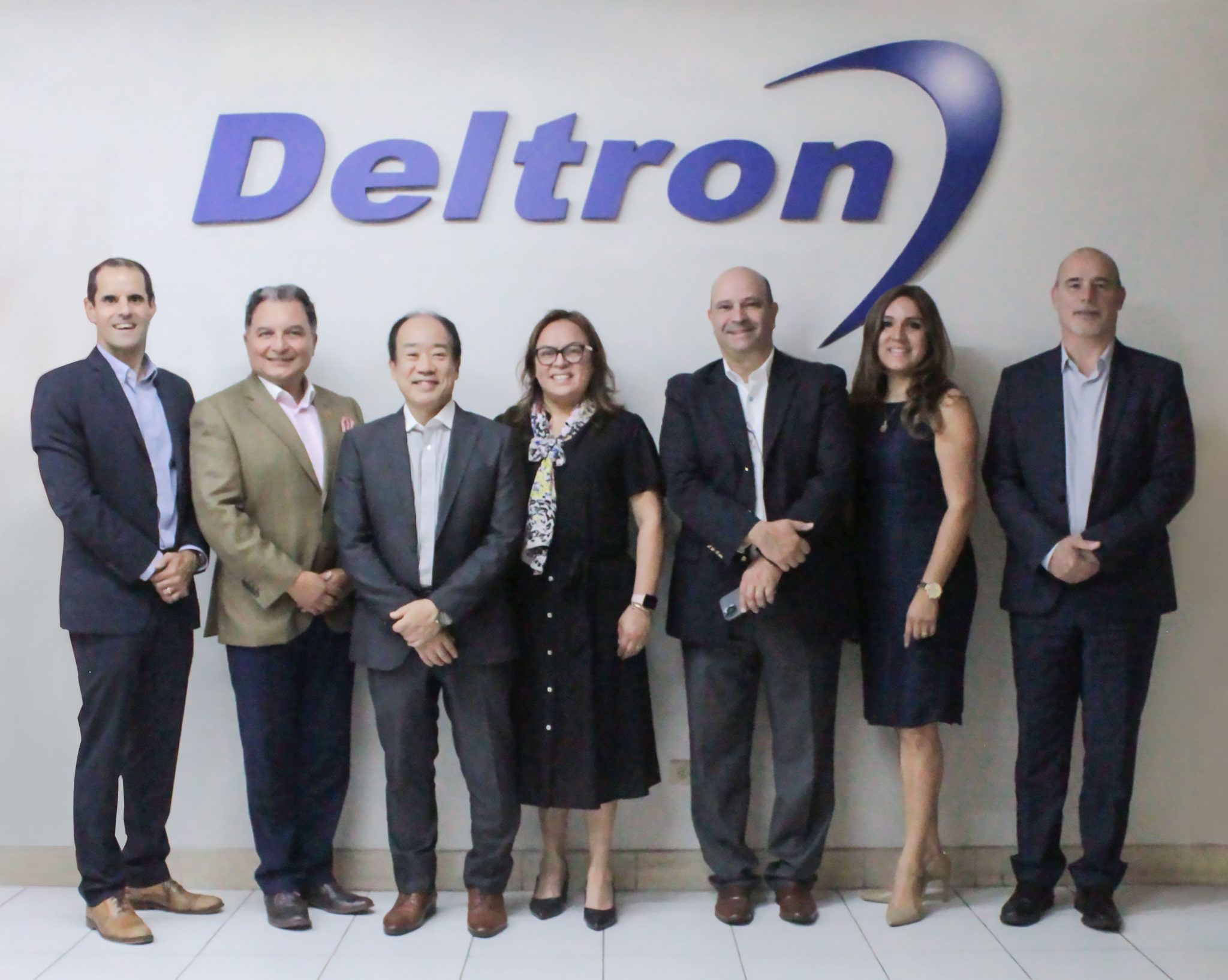 Destacada visita del presidente de Epson, Yasunori Ogawa a la oficina ...
